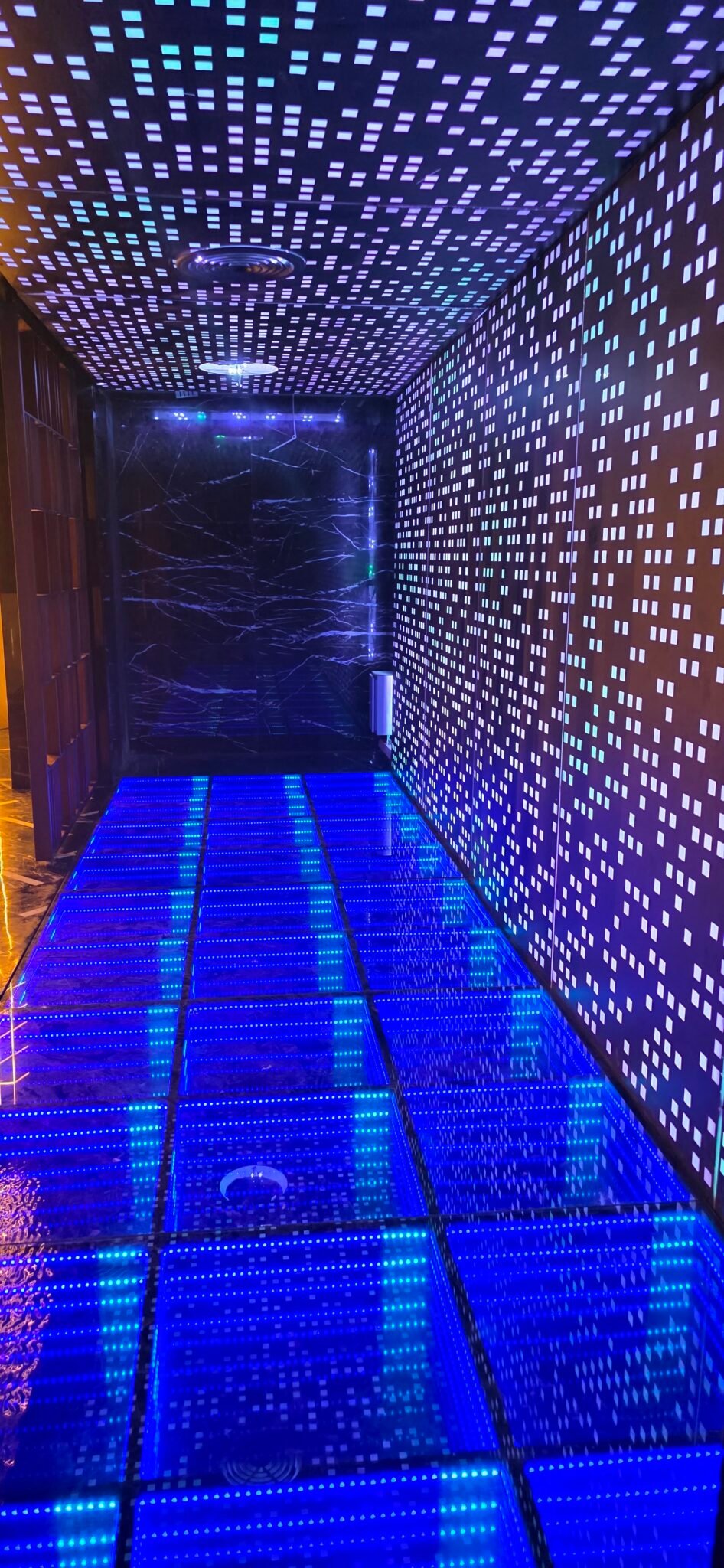 Cnc designed acrylic backlit wall and ceiling - Newon
